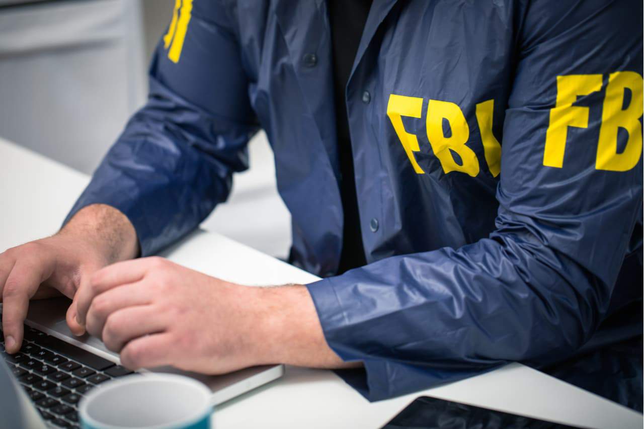 FBI descobre que usou software de espionagem ilegal