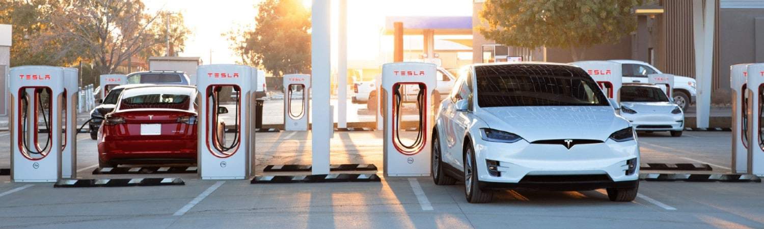 Tesla constrói a maior estação de carregamento do mundo - Olhar Digital