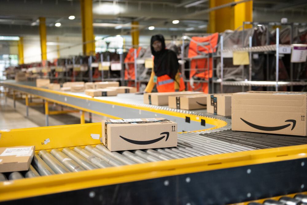 Amazon lança loja de moda com armário mágico