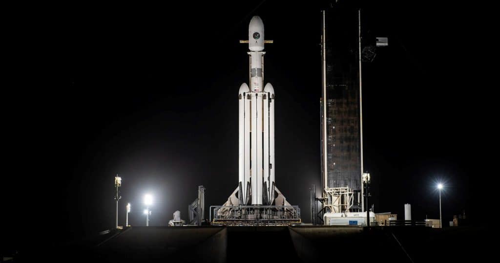 SpaceX se prepara para lançar foguete Falcon Heavy este mês