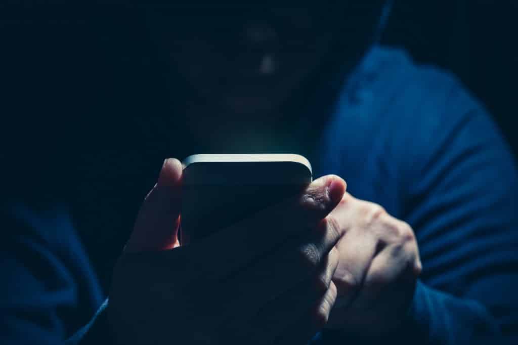 Aplicativo espião: o que é e como saber se estão te monitorando